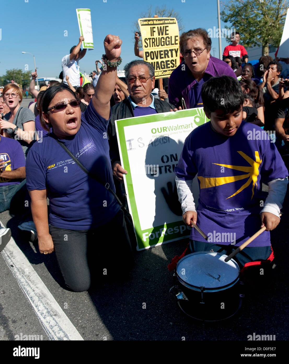 Nov. 23, 2012 - Paramount, California, U.S. - Wal- Mart workers, union ...