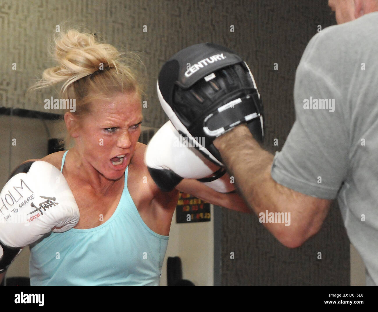 Holly holm boxer hi-res stock photography and images - Alamy