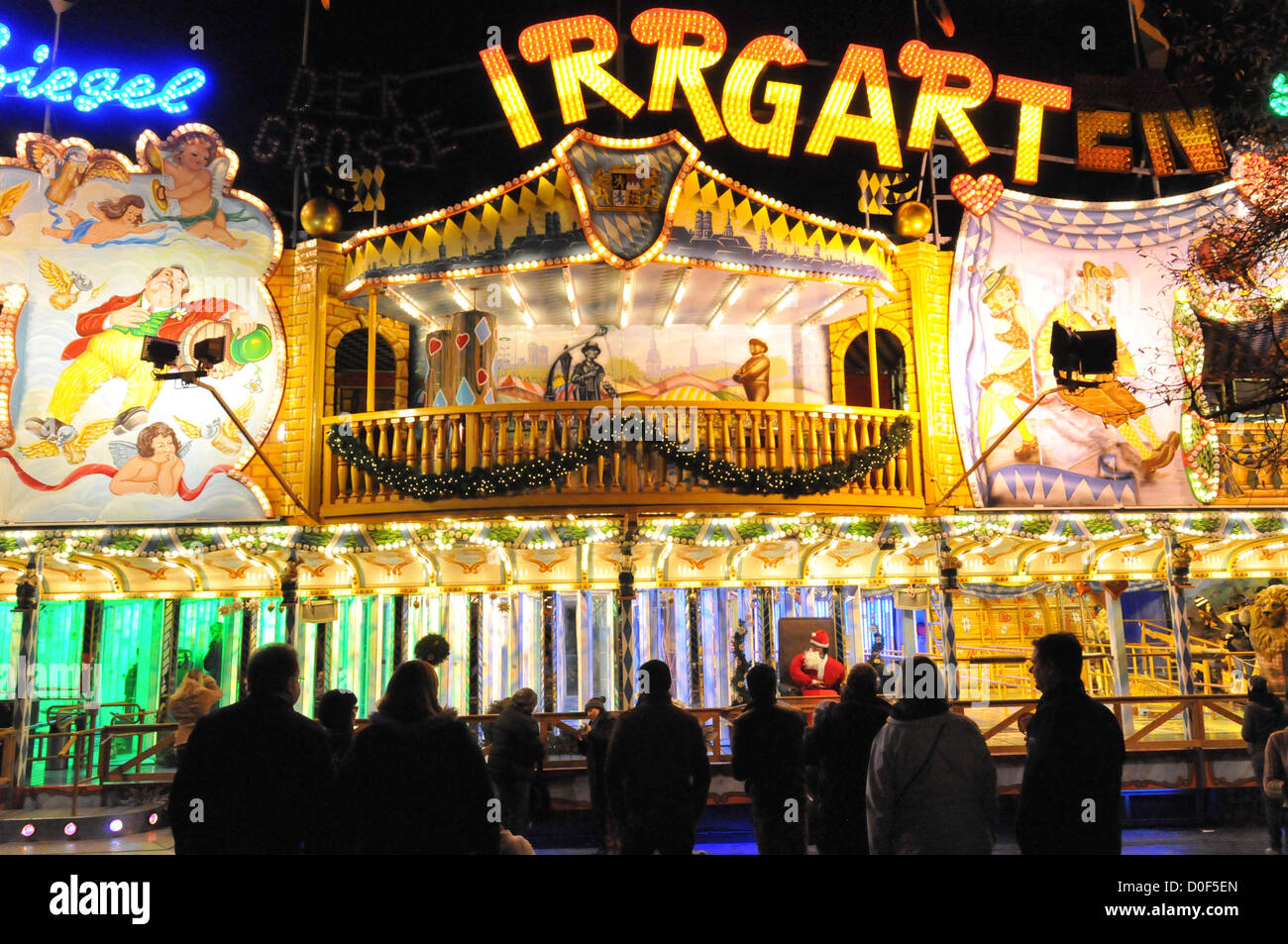 Hall of mirrors fair hi-res stock photography and images - Alamy