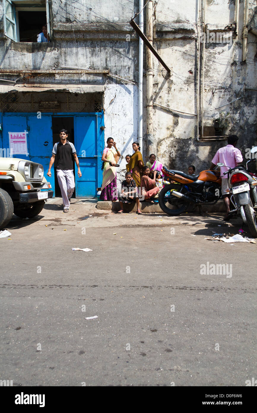 Mumbai street life hi-res stock photography and images - Alamy