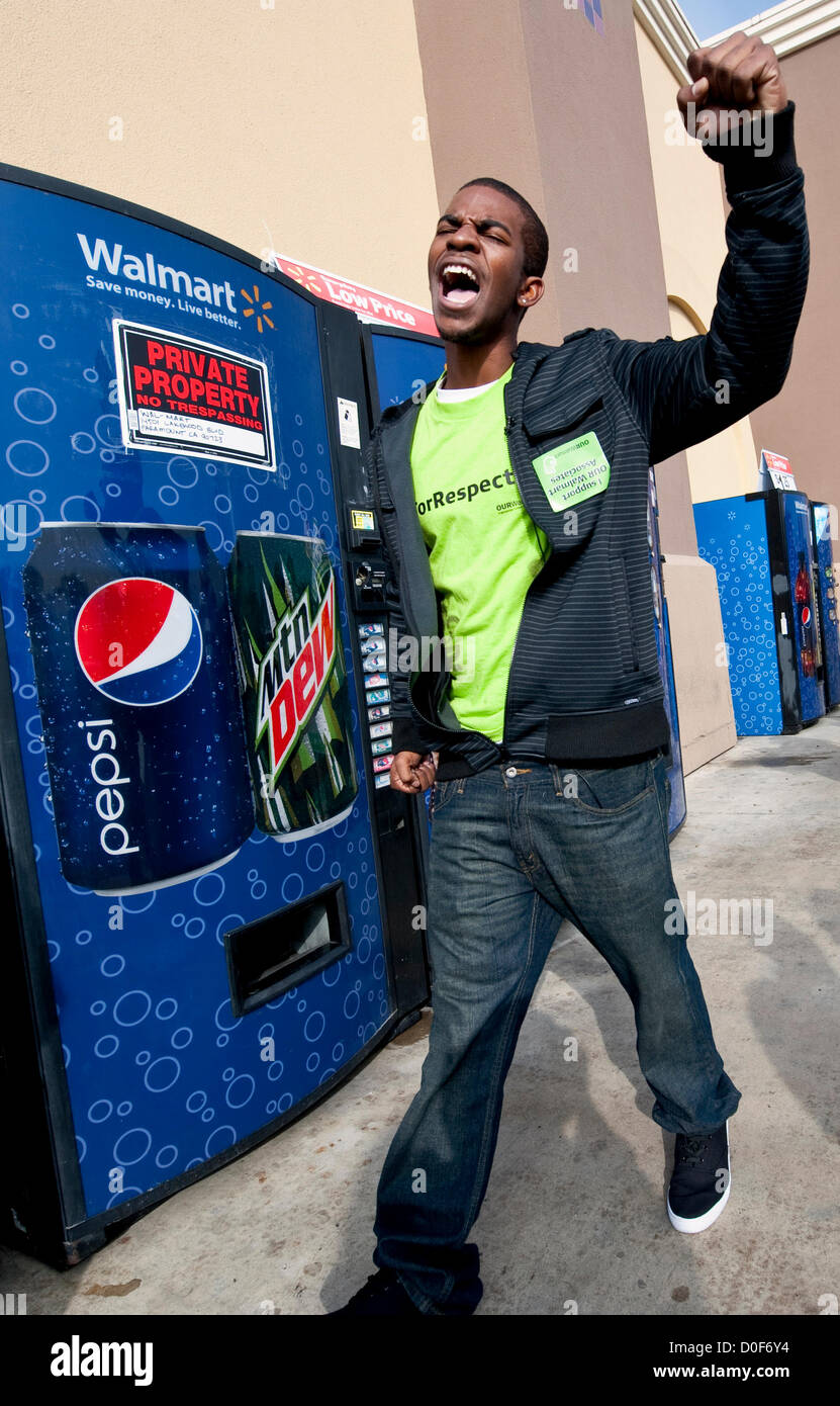 Nov. 23, 2012 - Paramount, California, U.S. - Wal- Mart workers, union ...