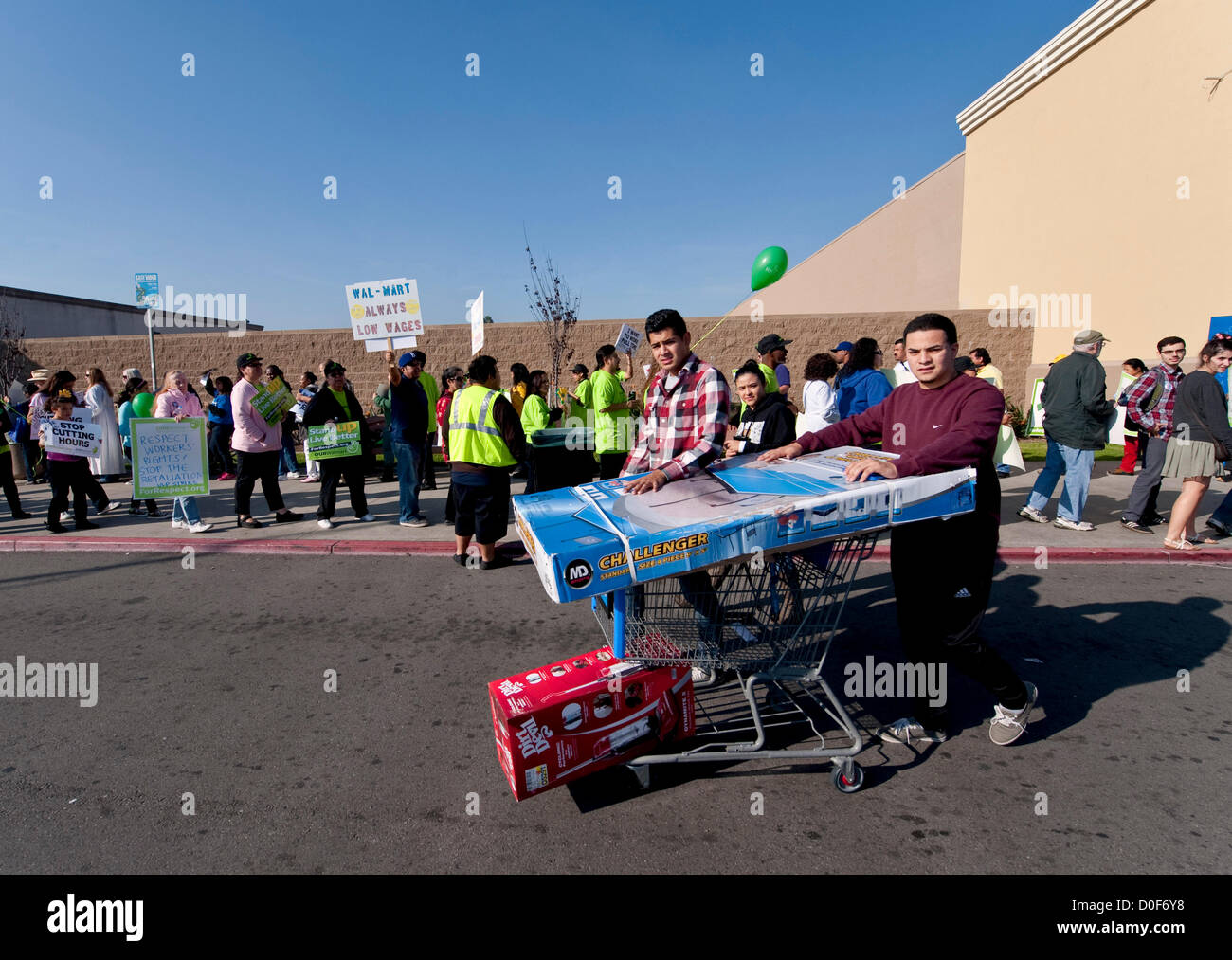 Nov. 23, 2012 - Paramount, California, U.S. - Wal- Mart workers, union ...