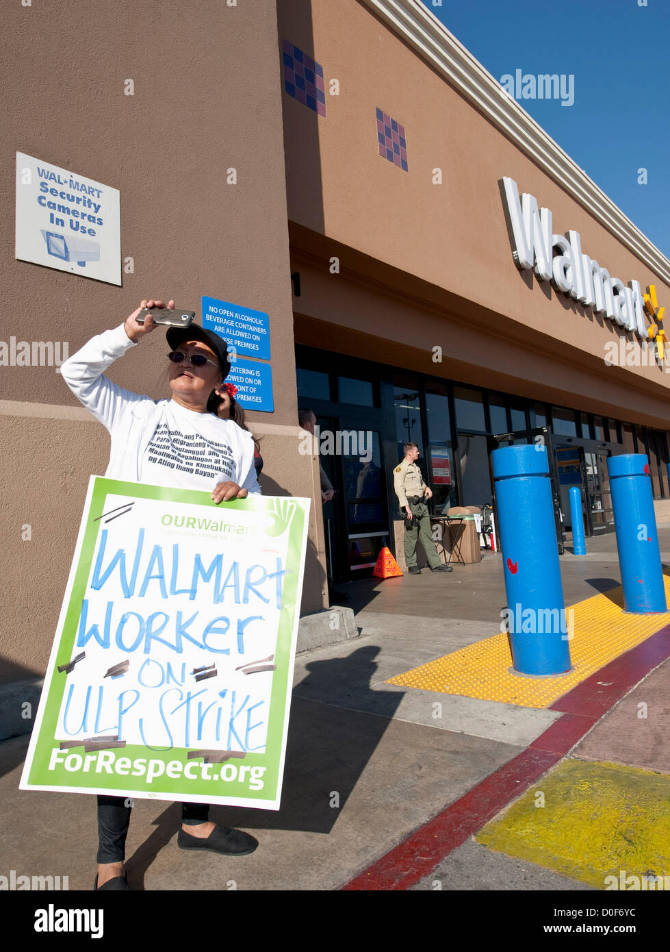 Nov. 23, 2012 - Paramount, California, U.S. - Wal- Mart workers, union ...