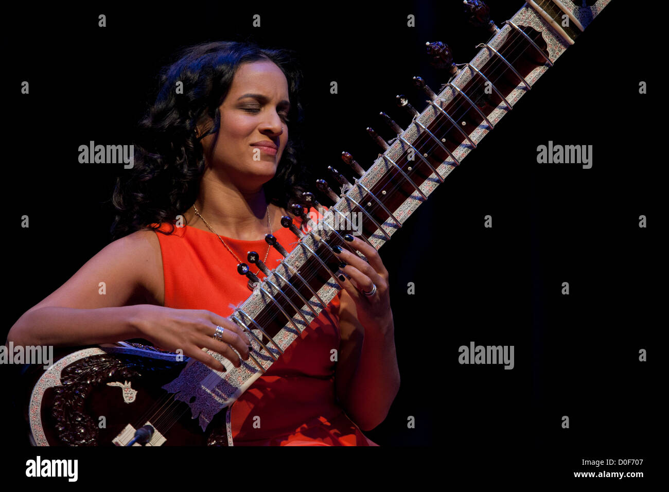 Anoushka shankar hi-res stock photography and images - Alamy