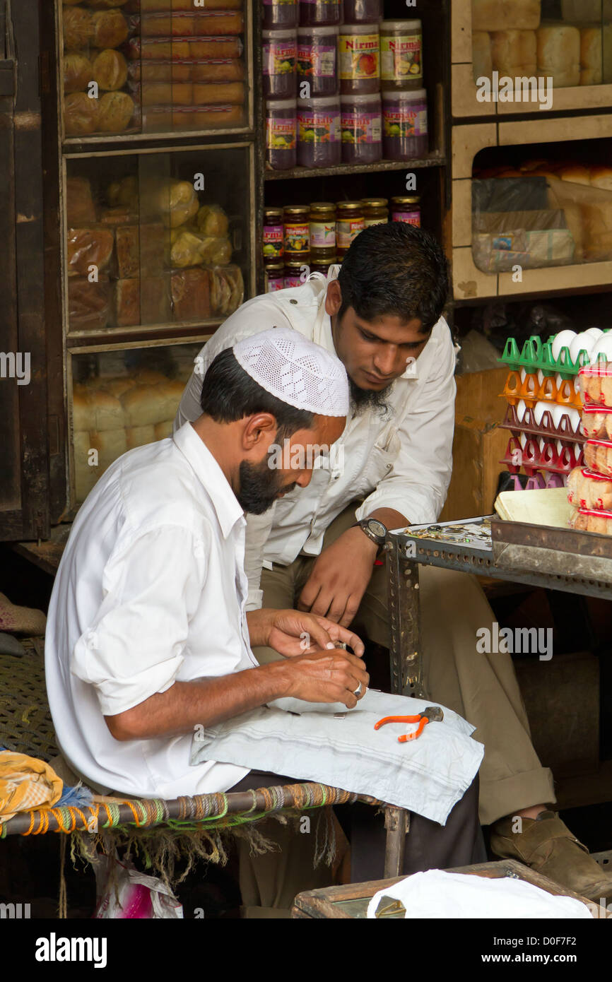 Craftsmen at Work in the Chor Bazaar in Mumbai, India Stock Photo - Alamy