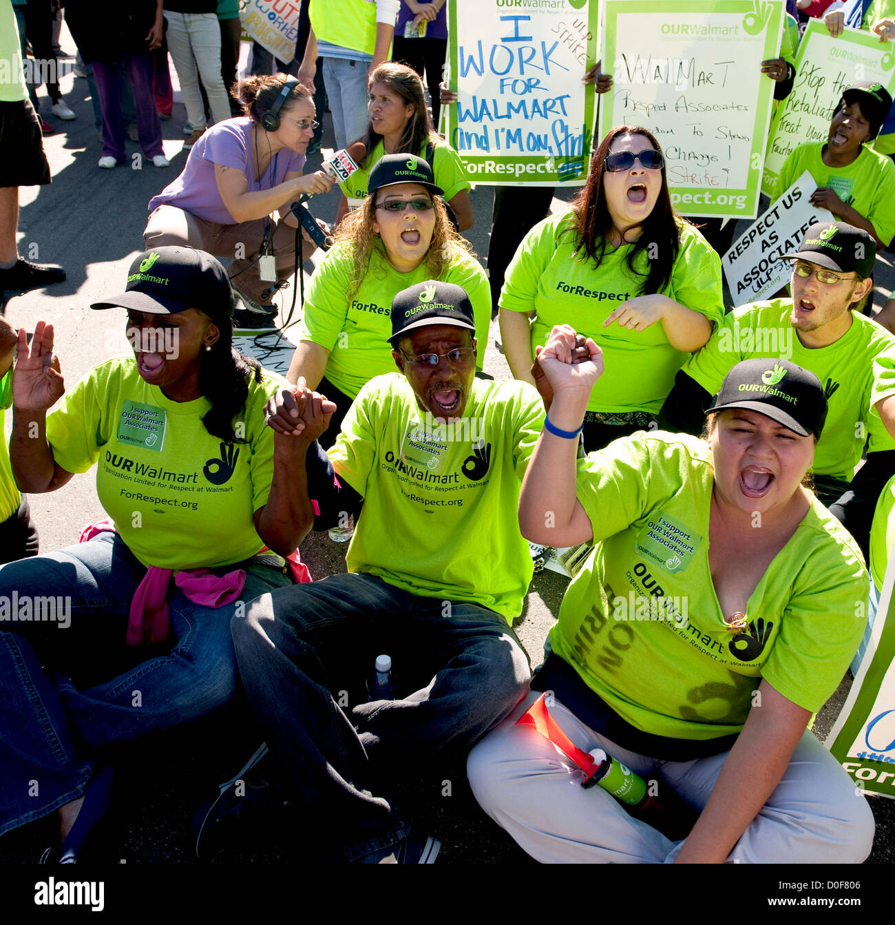 Wal mart employees hi-res stock photography and images - Alamy