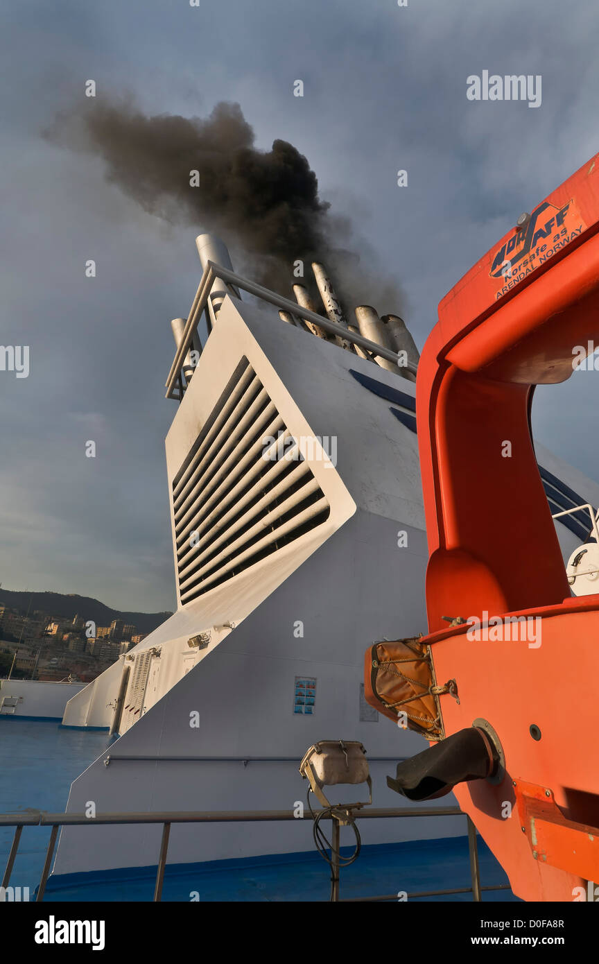 Ferry bot hi-res stock photography and images - Alamy