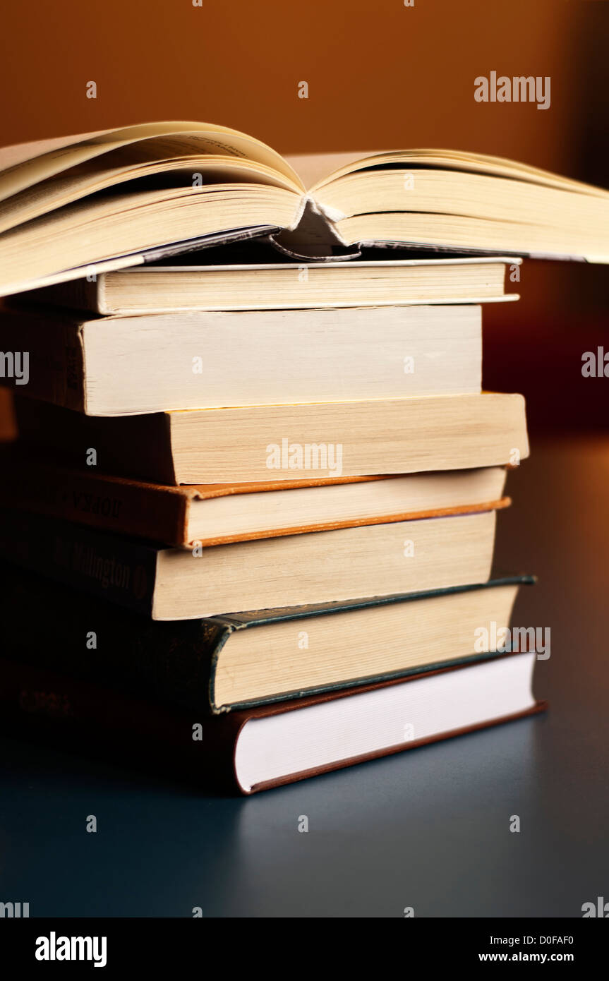 Pile of books hi-res stock photography and images - Alamy