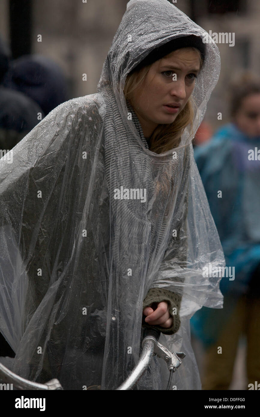 Heavy rain office uk hi-res stock photography and images - Alamy