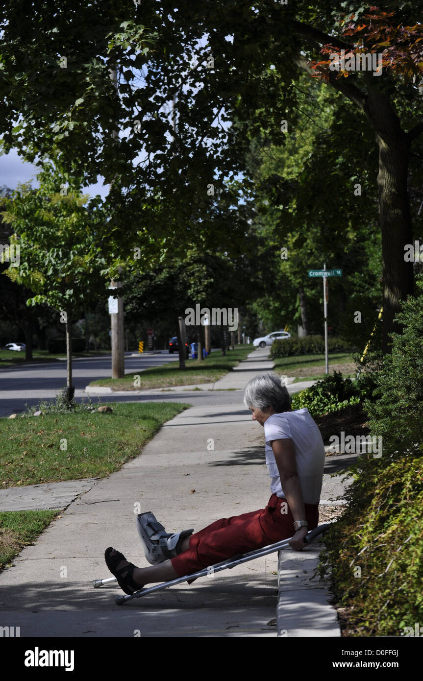 A woman with a foot in open cast rests during an outi g Stock Photo - Alamy