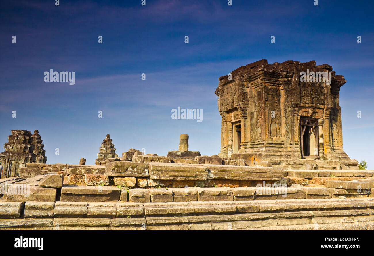 Sunset phnom bakheng angkor temple hi-res stock photography and images ...