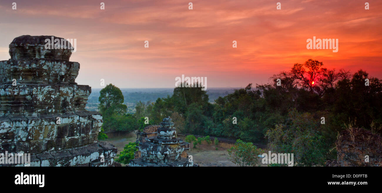 Sunset at Phnom Bakheng temple near Angkor Wat in Cambodia Stock Photo ...