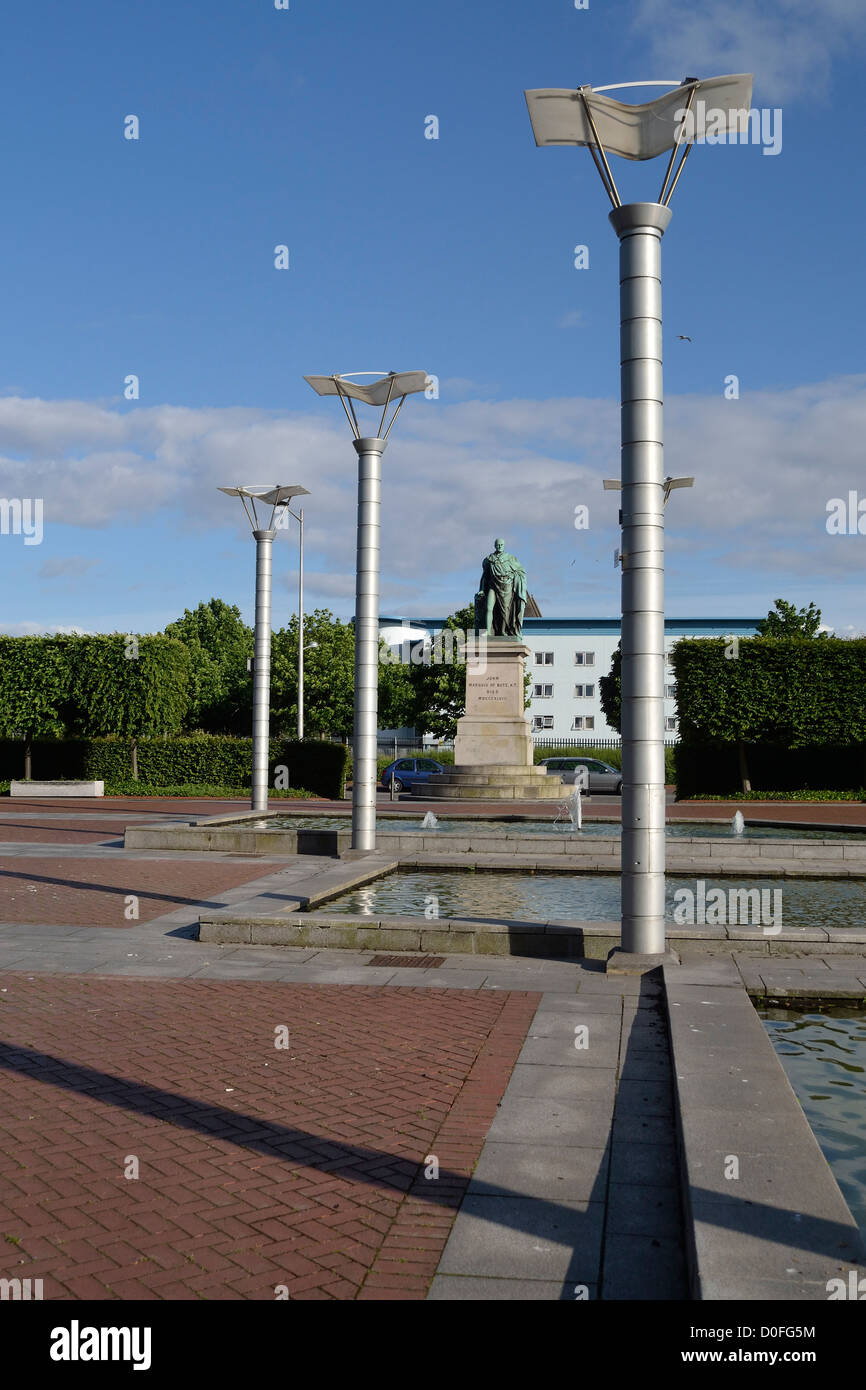 Callaghan Square formerly Bute Square in Cardiff with a statue of the ...