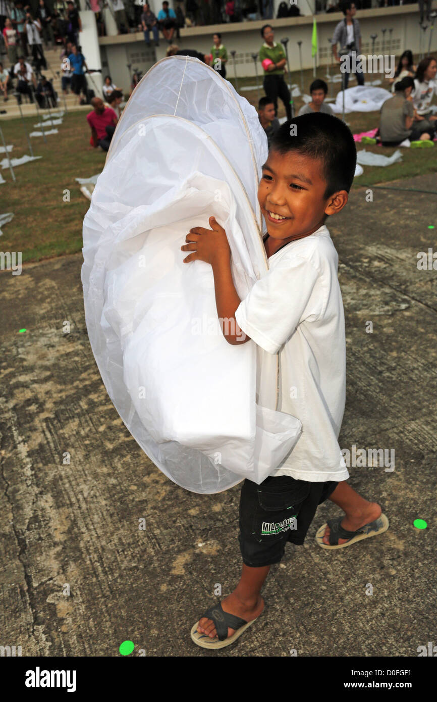 Children carrying lanterns hi-res stock photography and images - Alamy