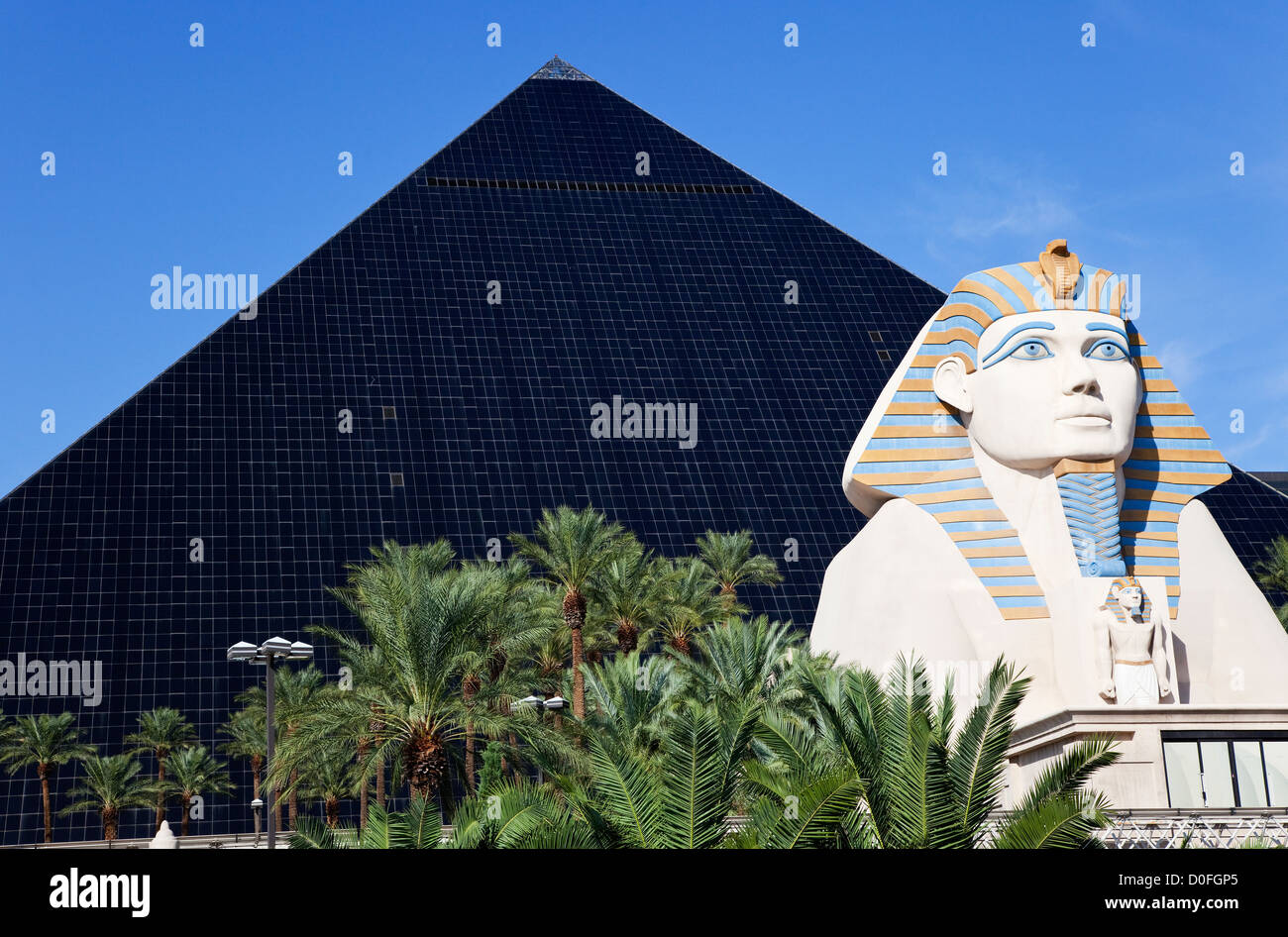 Luxor hotel pyramid hi-res stock photography and images - Alamy