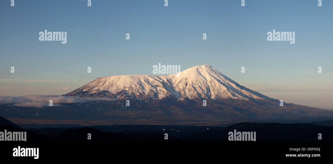 Russia volcano klyuchevskoy hi-res stock photography and images - Alamy