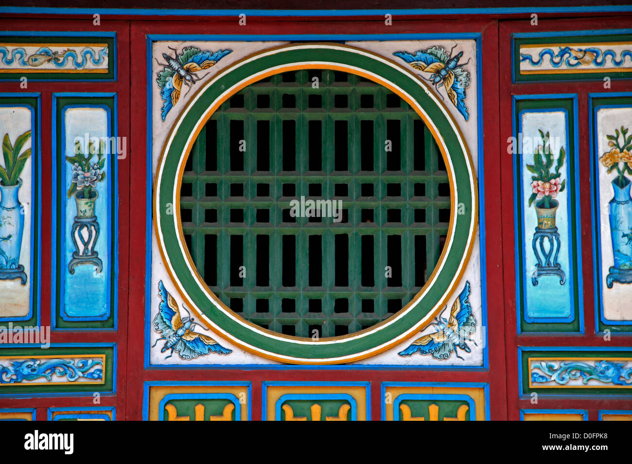 Decorative chinese window hi-res stock photography and images - Alamy