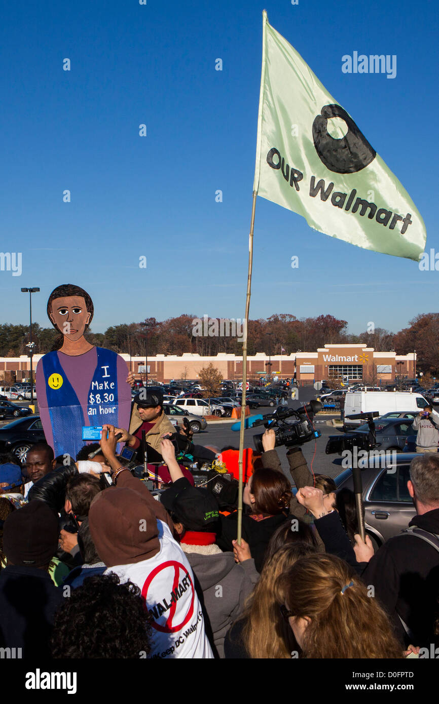 Protest demonstration union banner hi-res stock photography and images ...