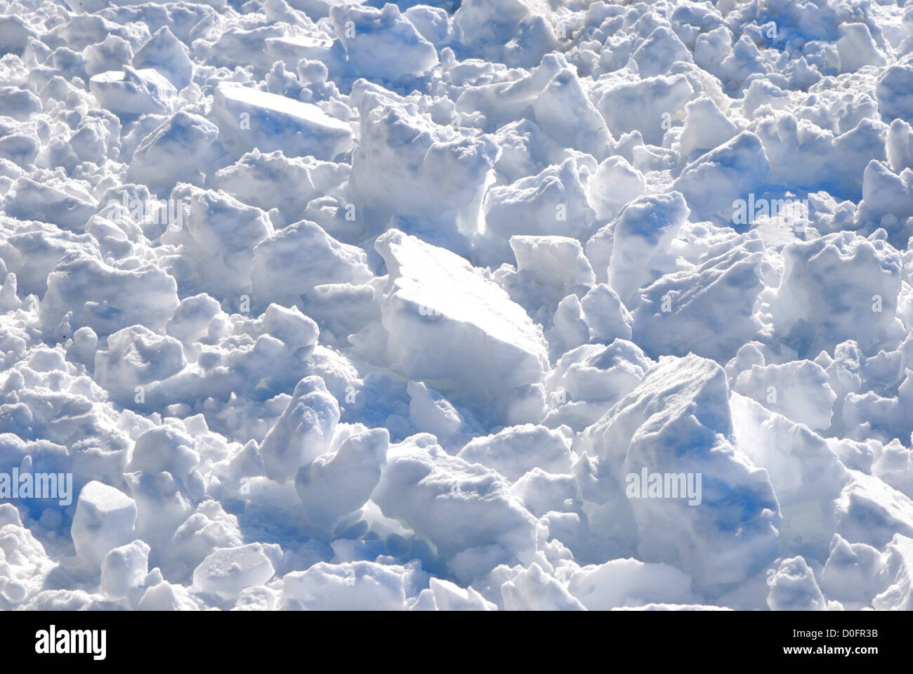 Clumps snow hi-res stock photography and images - Alamy