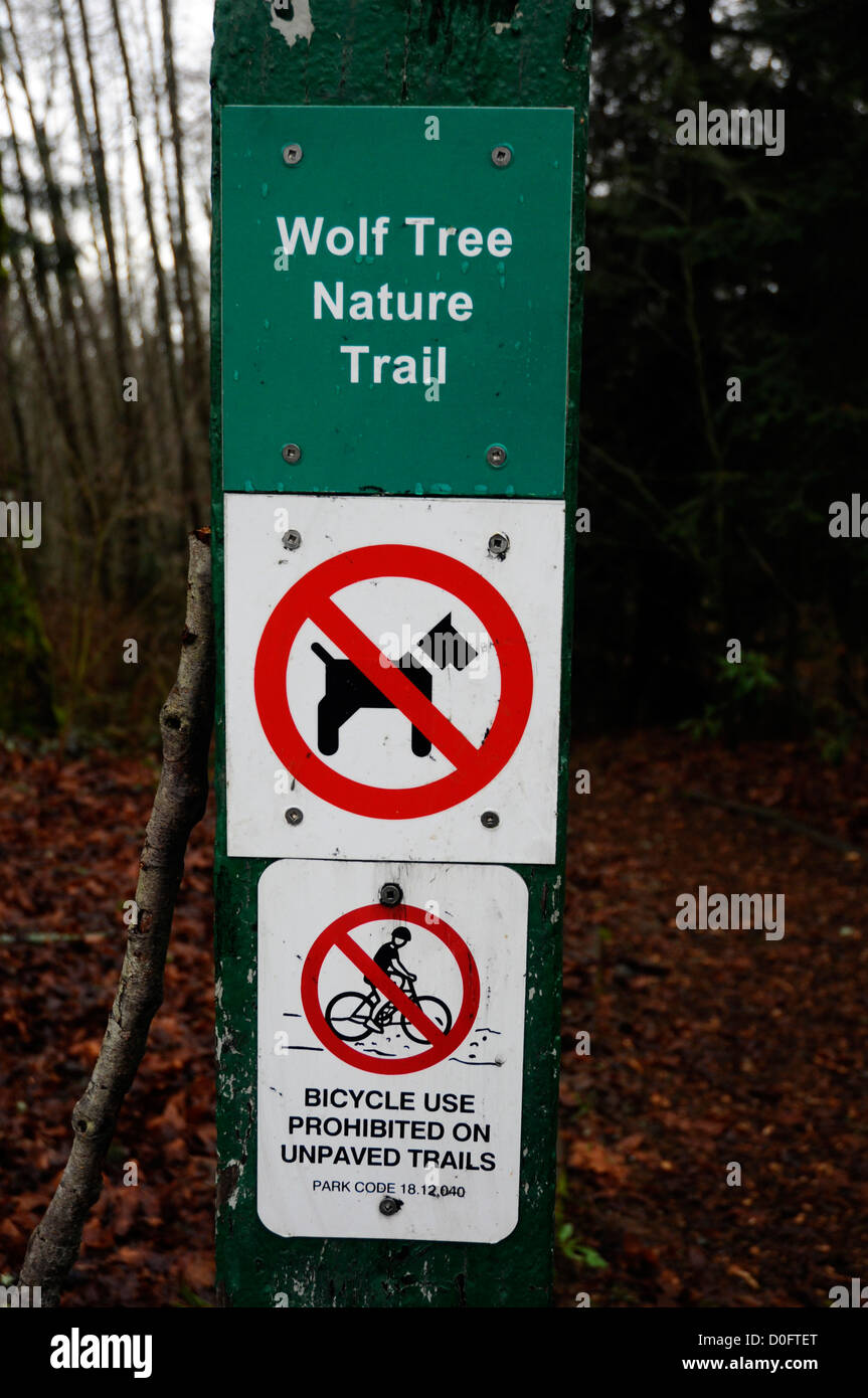Nature trail signs hi-res stock photography and images - Alamy