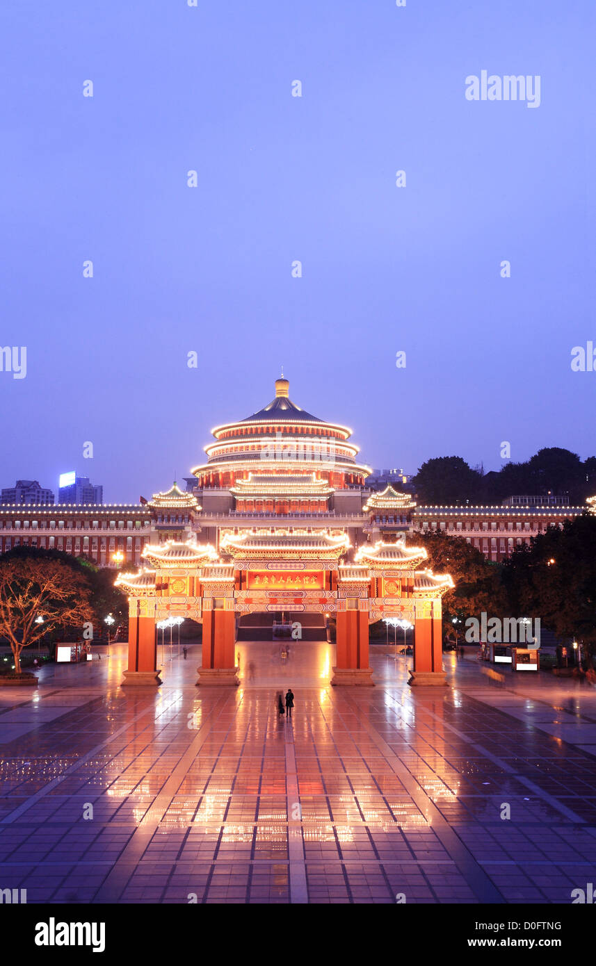 Building by night hi-res stock photography and images - Alamy