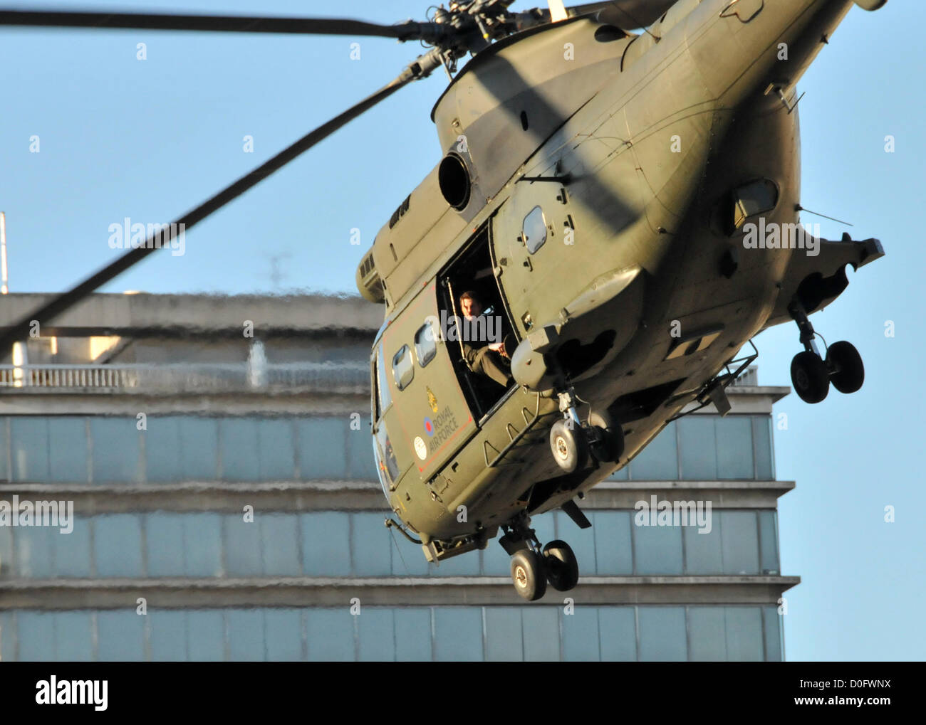 Trafalgar Square, London, UK. 25th November 2012. Tom Cruise at the ...