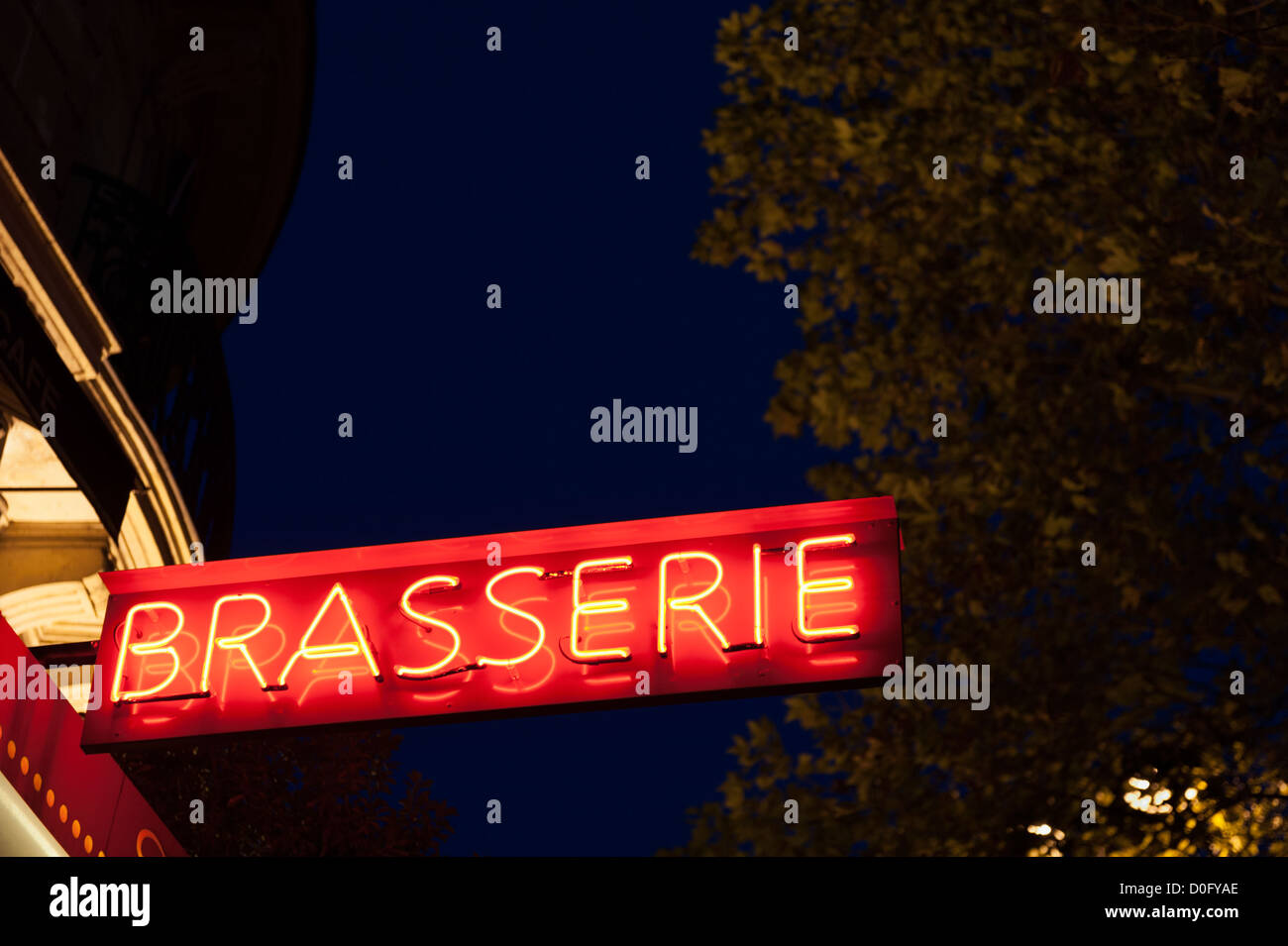 Paris brasserie hi-res stock photography and images - Alamy