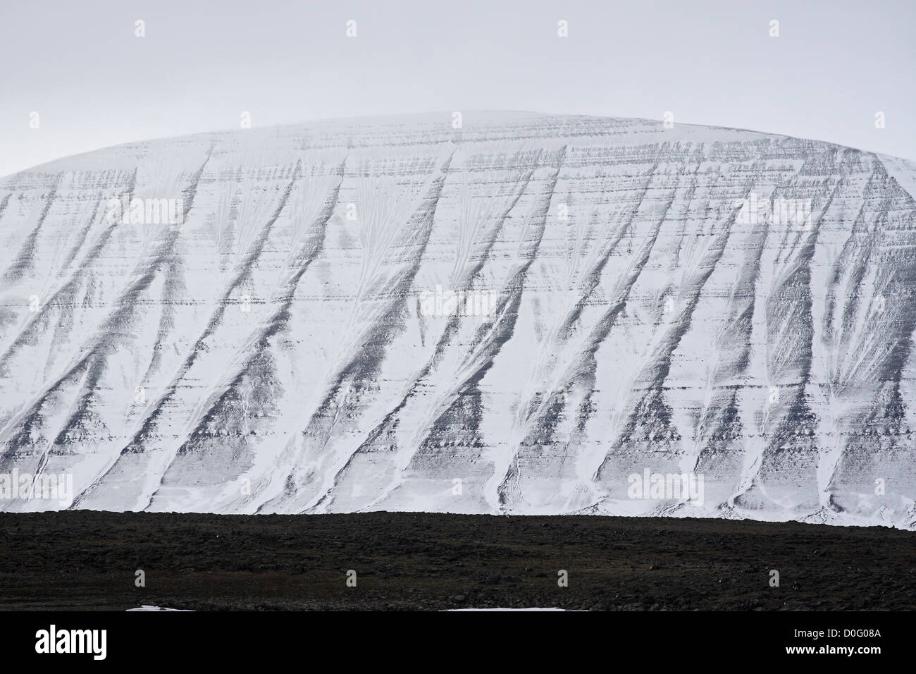 snow covered mountains in Svalbard Stock Photo - Alamy