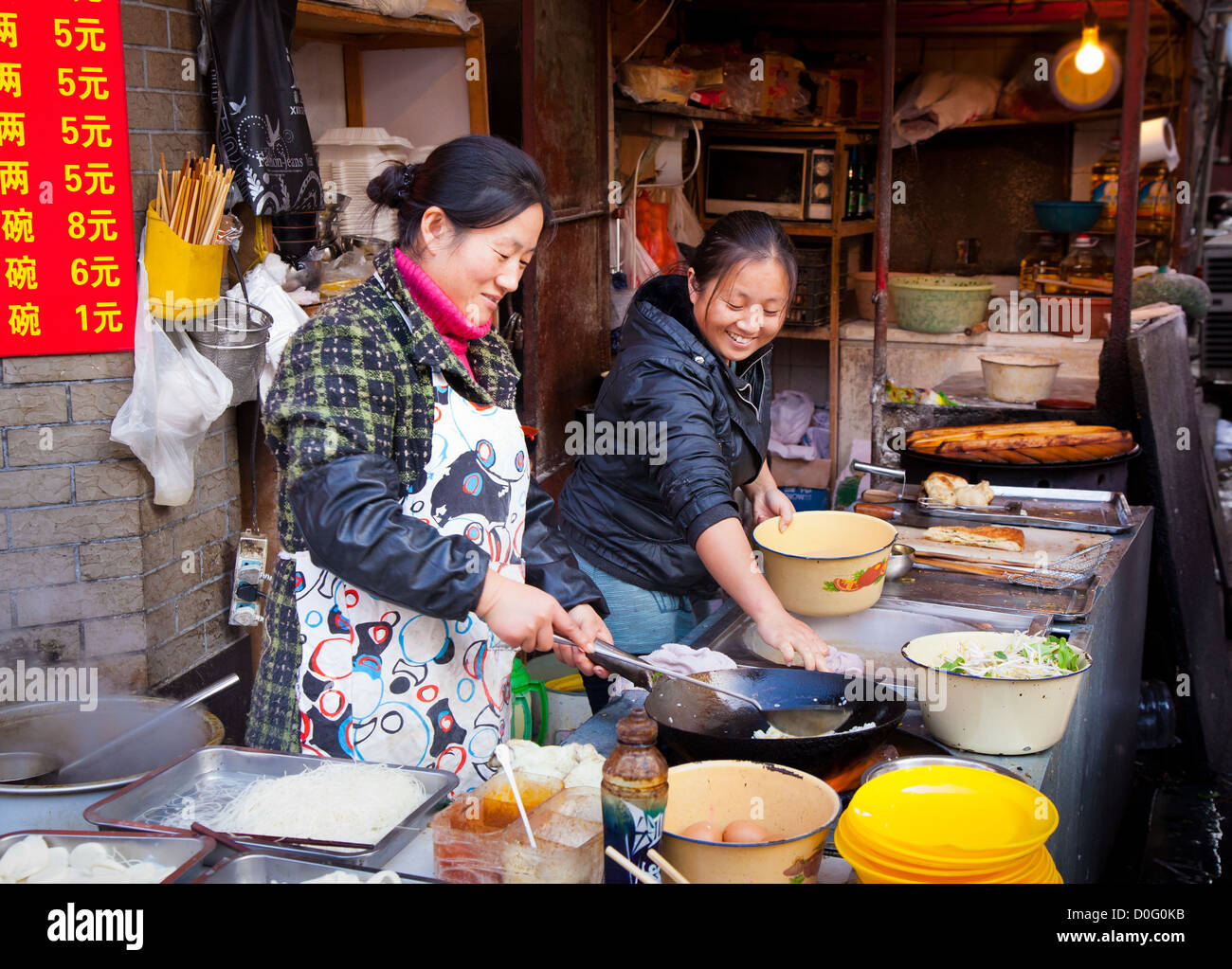 Two female cook china hi-res stock photography and images - Alamy