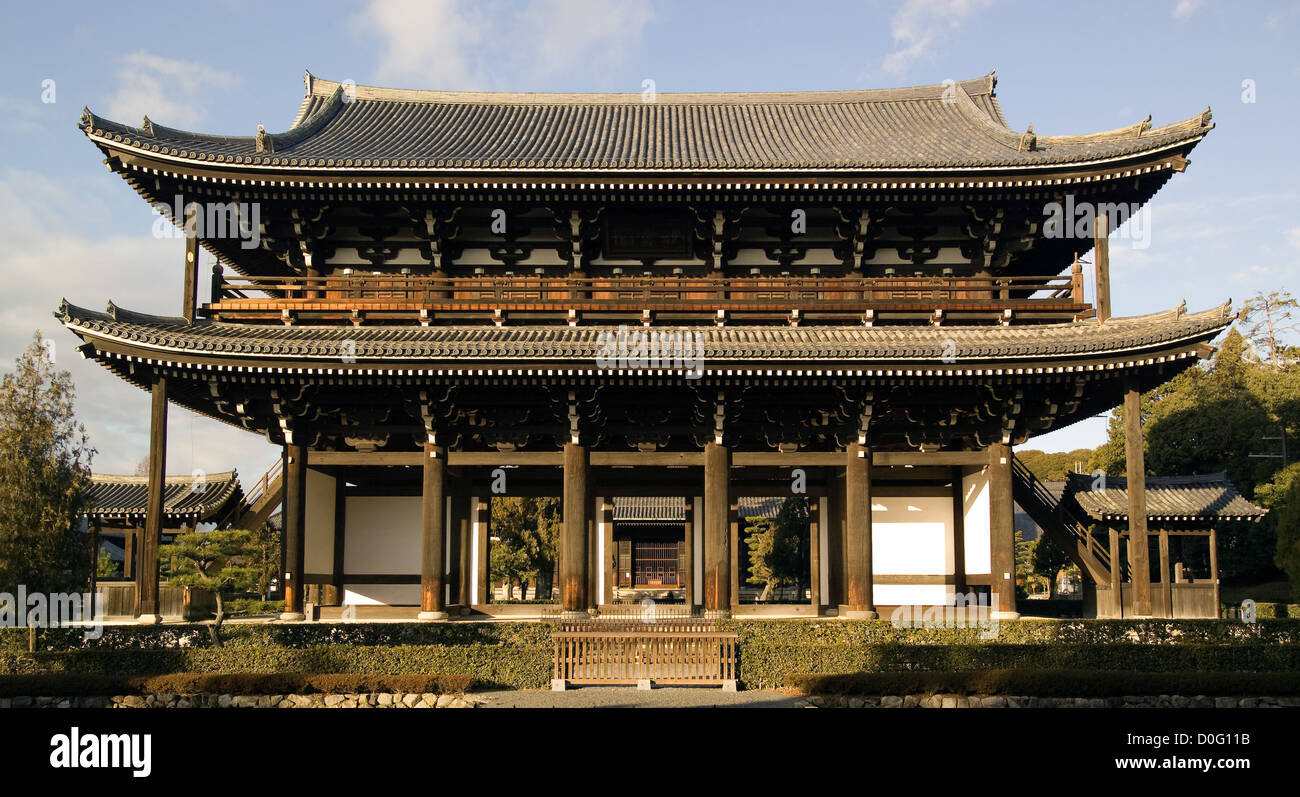 Sanmon of Tōfuku-ji. The oldest Sanmon at any Zen temple in Japan, this ...