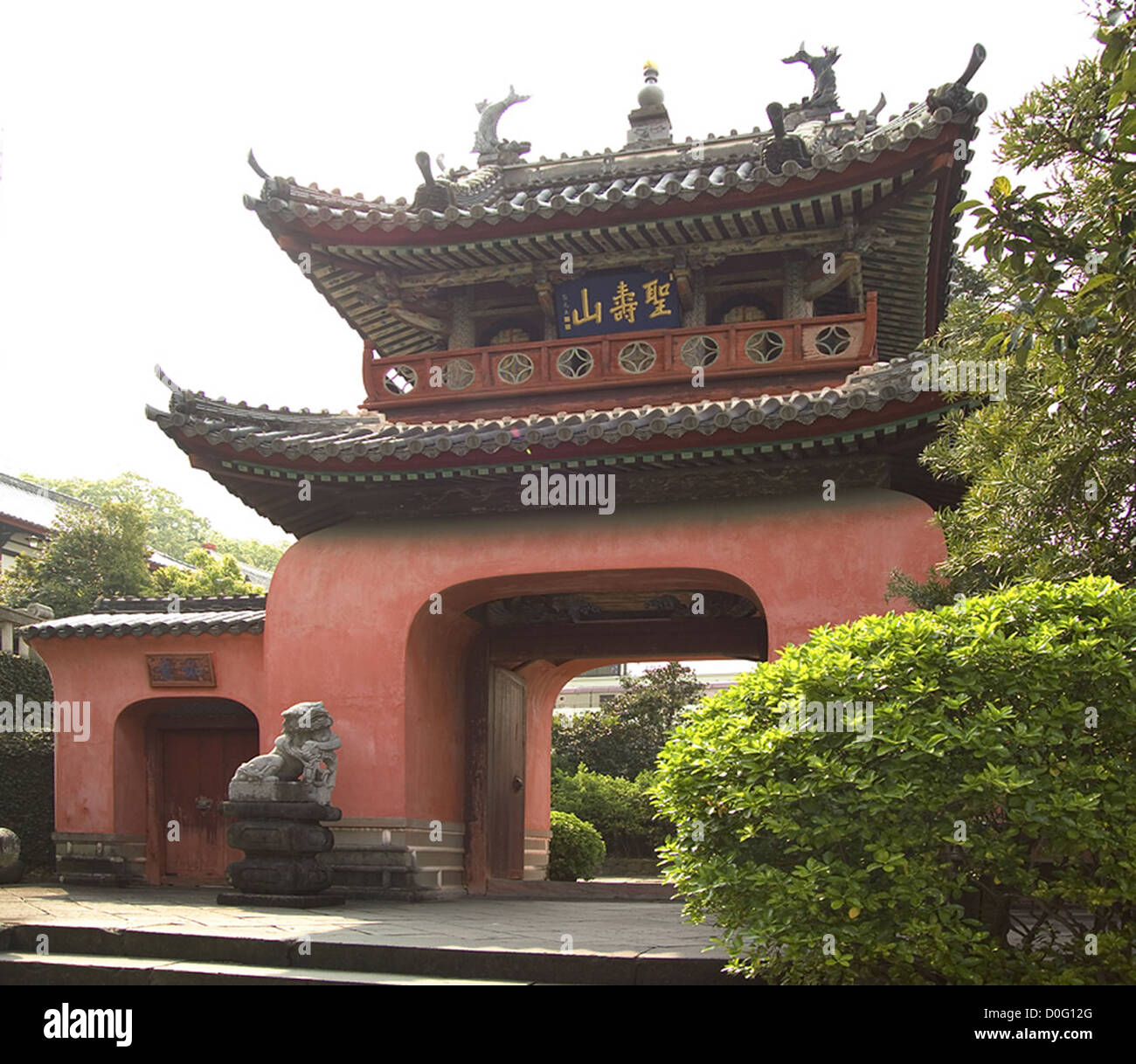 Sanmon 三門 (Romon 楼門) at Sōfuku-ji in Nagasaki, Japan. Important ...