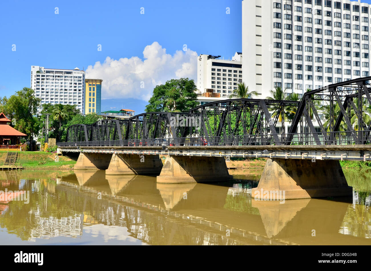Black iron bridge hi-res stock photography and images - Alamy