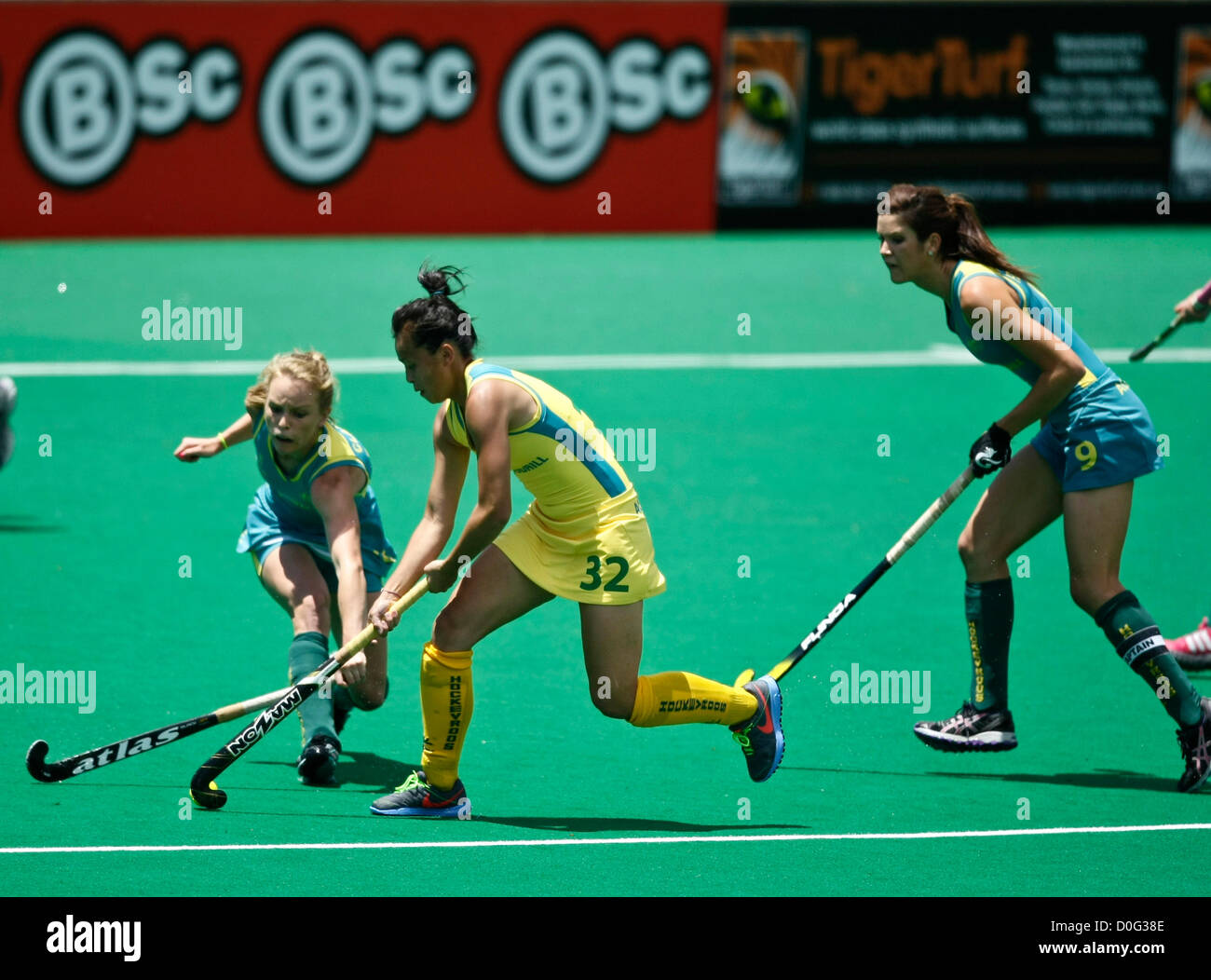25.11.2012 Perth, Australia. Jane-Anne Claxton (l) and Hockeyroo Kary ...