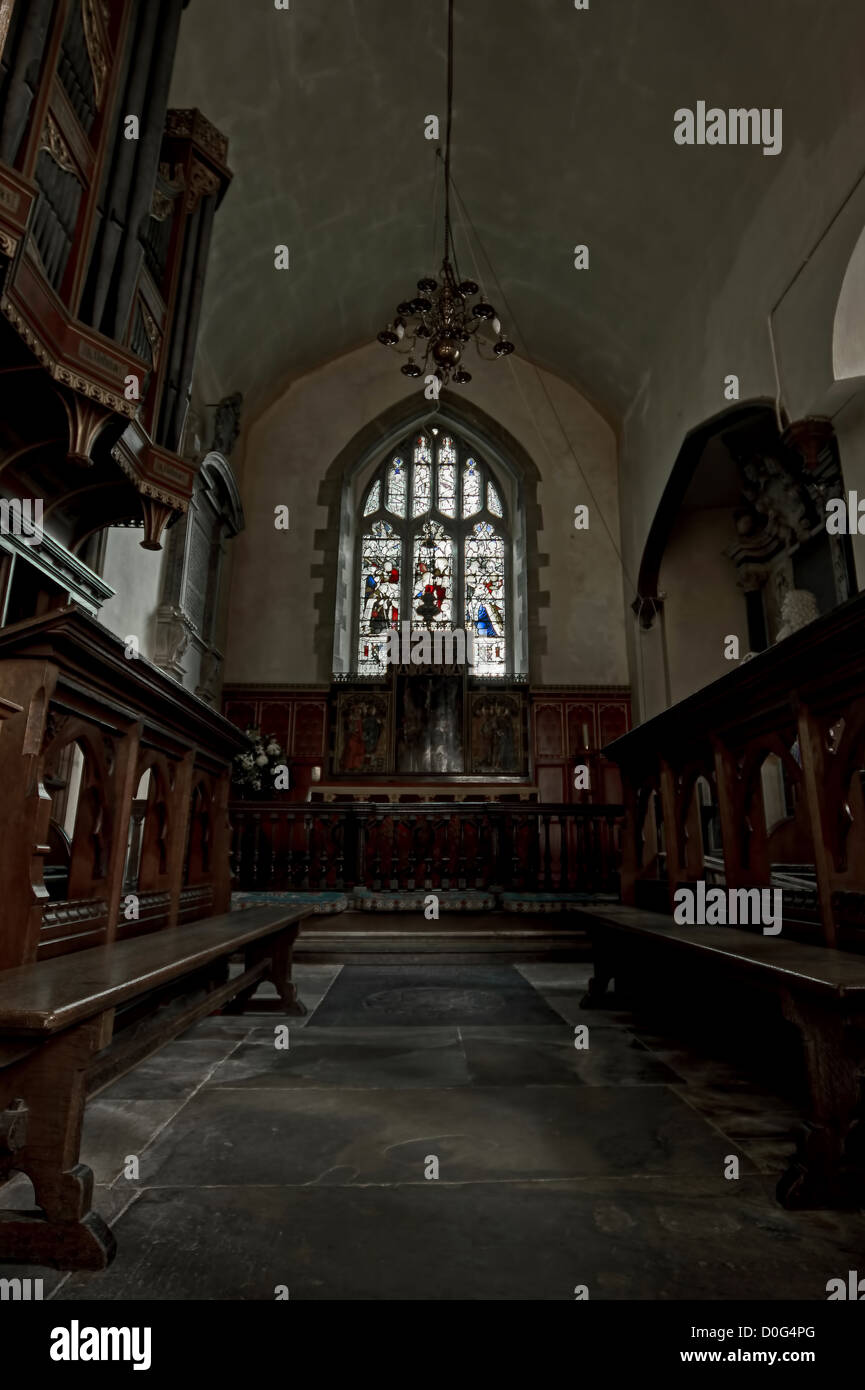 English church interior hi-res stock photography and images - Alamy