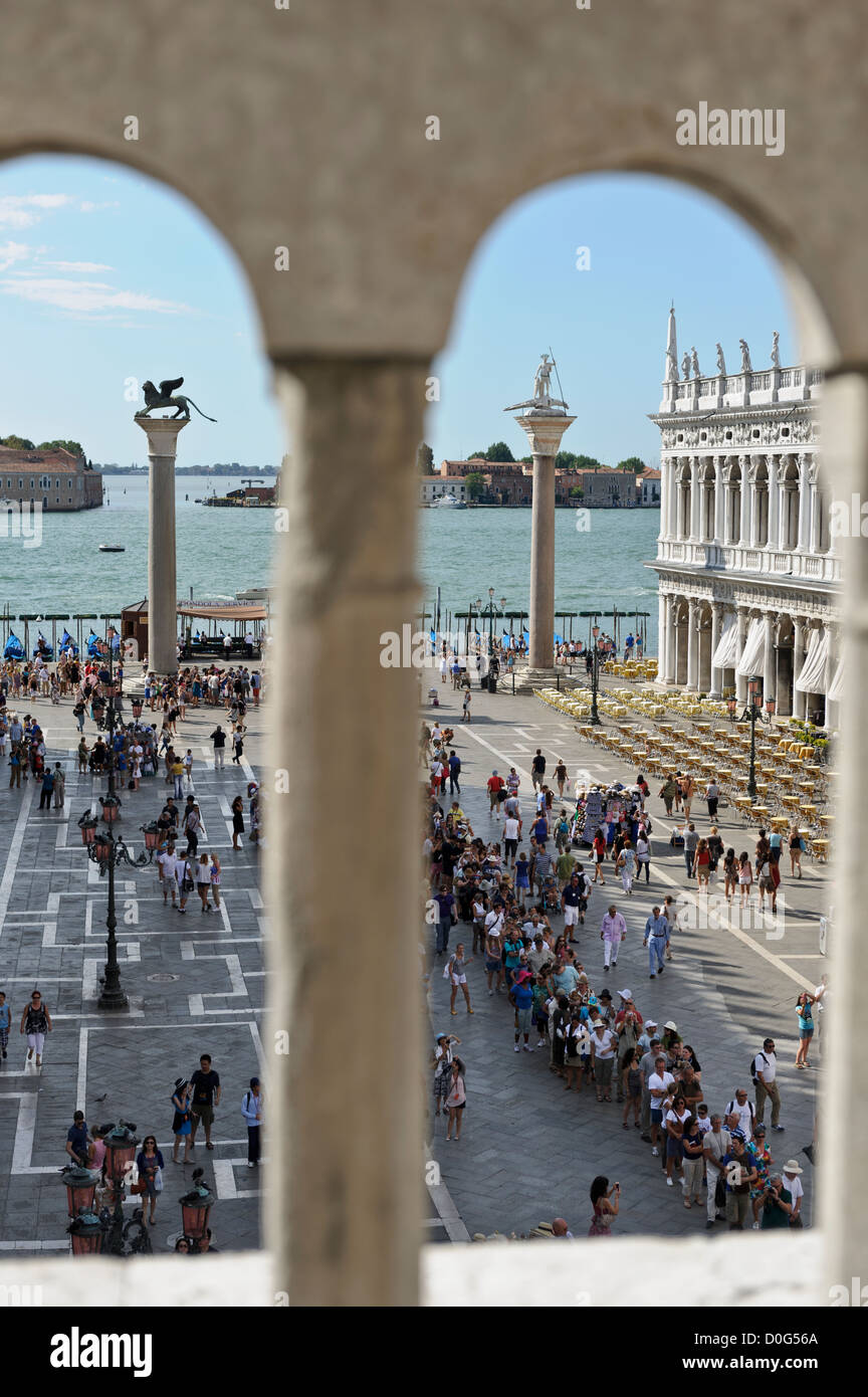 Venice crowded tourists marks hi-res stock photography and images - Alamy