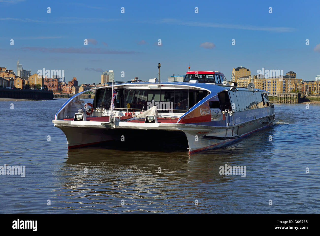 Canary wharf river boat commuter pier hi-res stock photography and ...