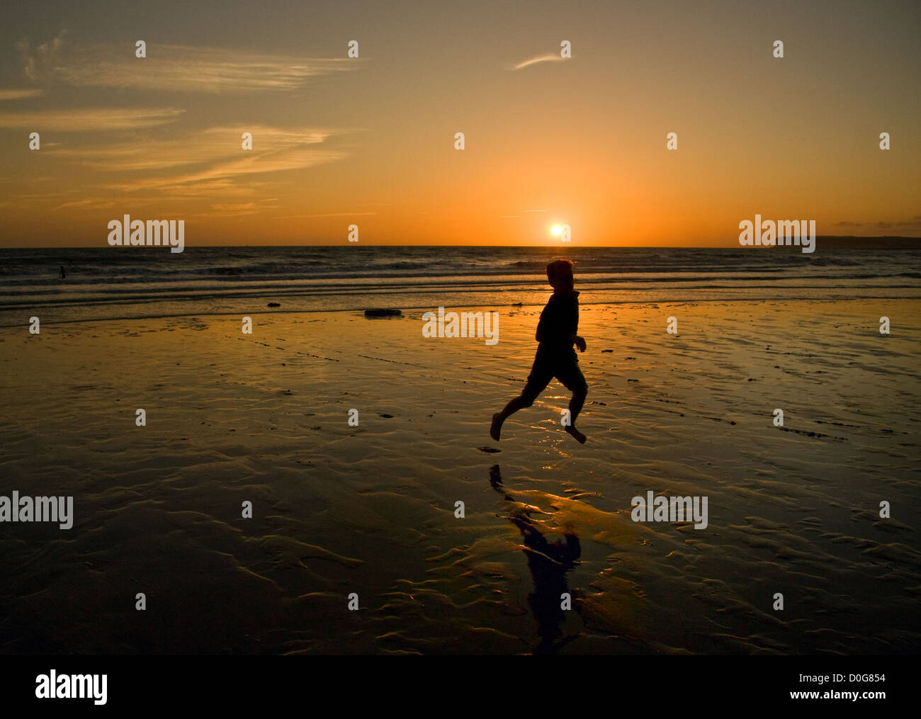 Child running silhouette hi-res stock photography and images - Alamy