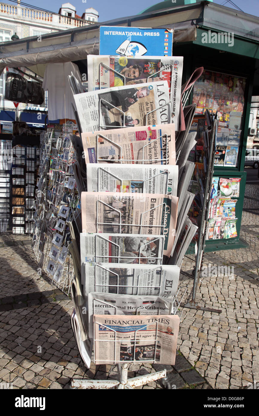 News stand hi-res stock photography and images - Alamy