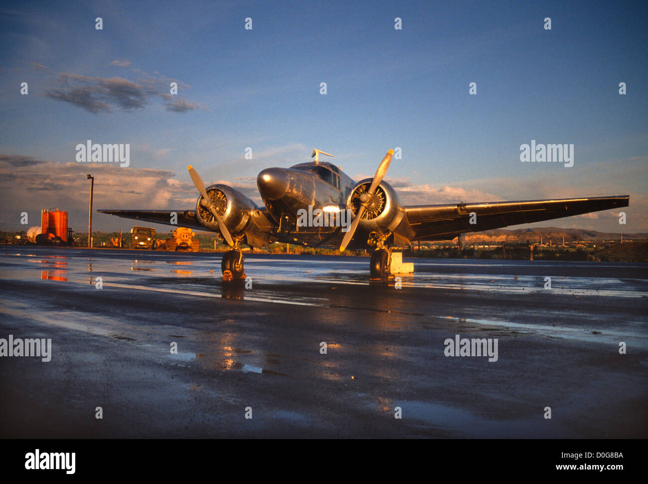 Very old airplane hi-res stock photography and images - Alamy