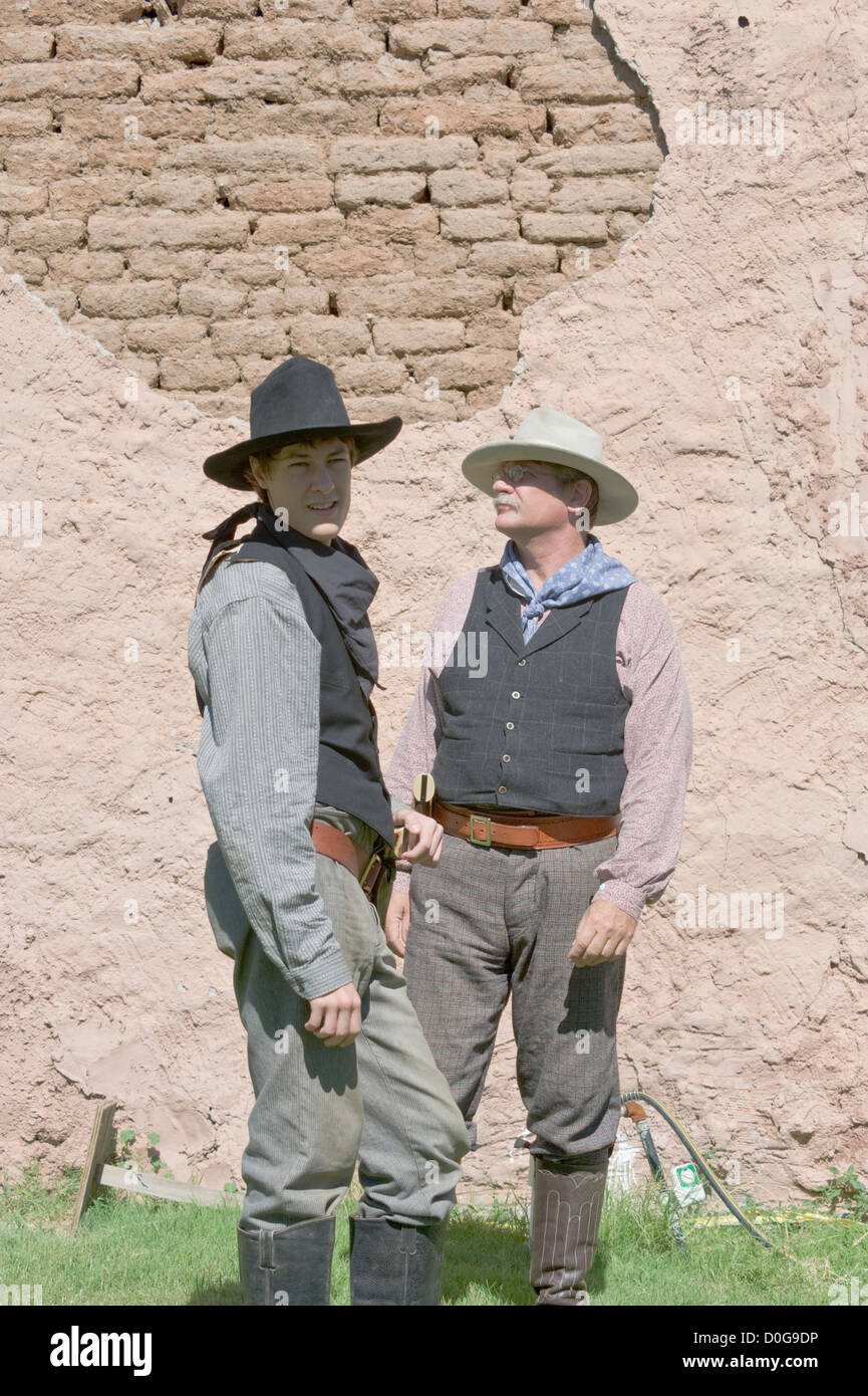 Two 2 cowboys hi-res stock photography and images - Alamy