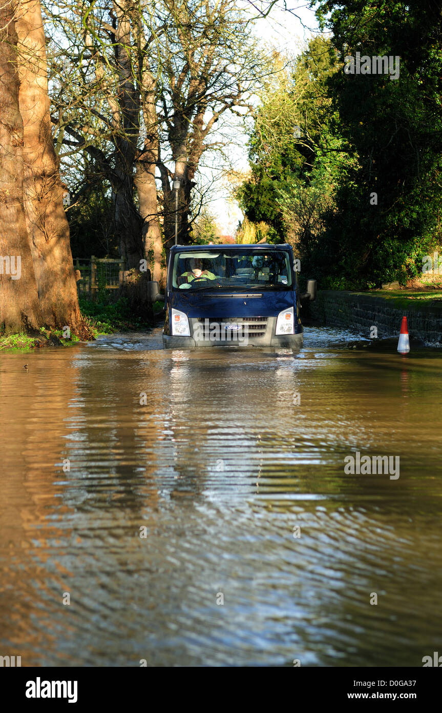 Transit van in floods hi-res stock photography and images - Alamy