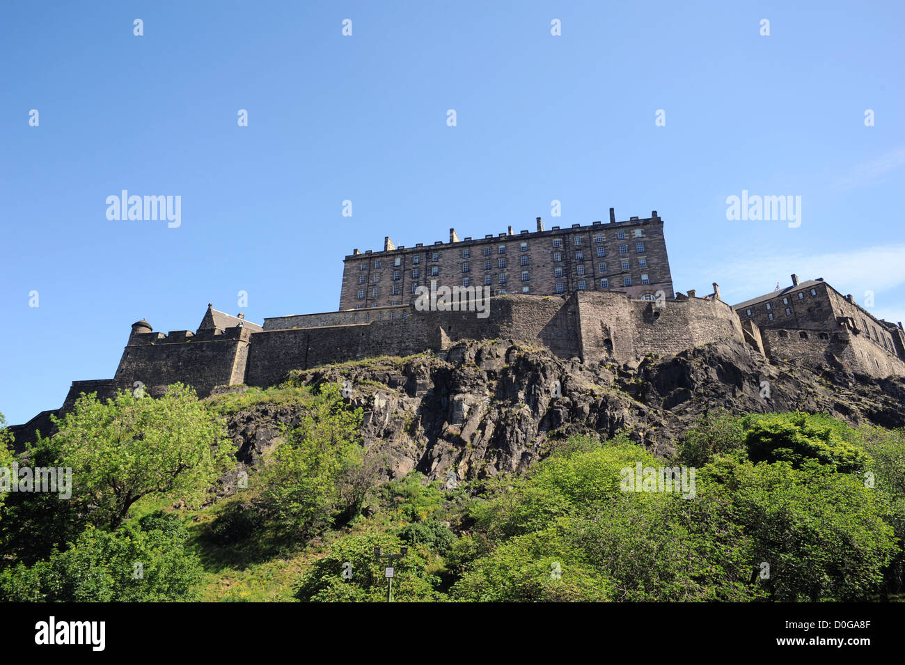Edinburgh castle summer hi-res stock photography and images - Alamy