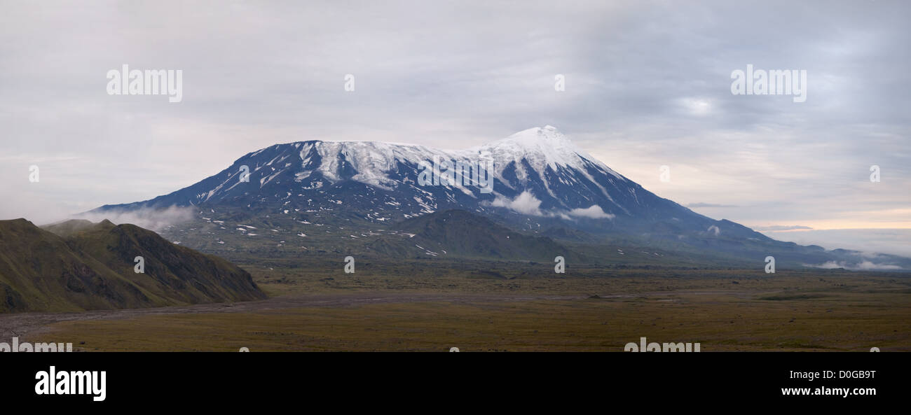 Russia volcano klyuchevskoy hi-res stock photography and images - Alamy