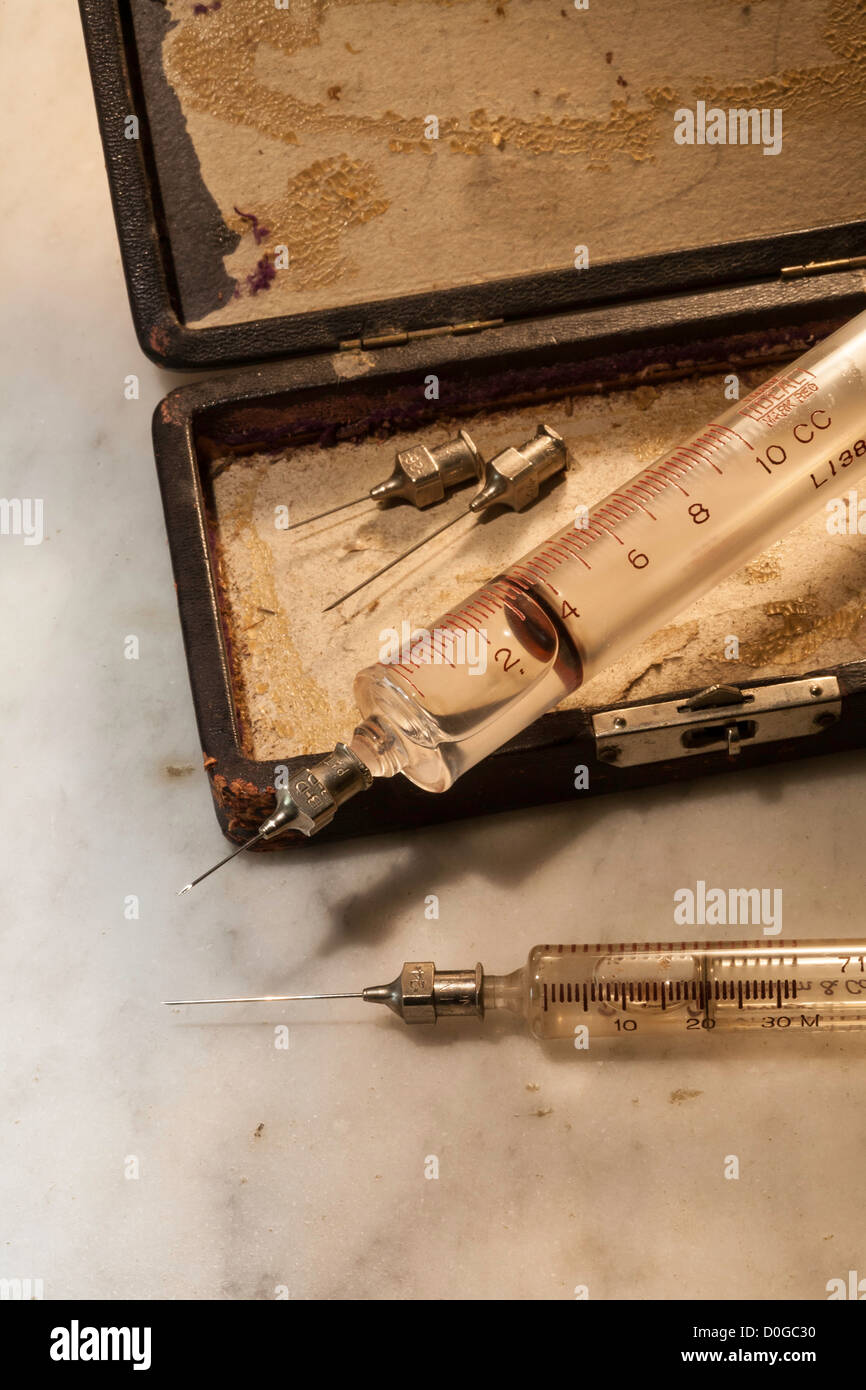 Old medical syringes hypodermic needles hi-res stock photography and ...