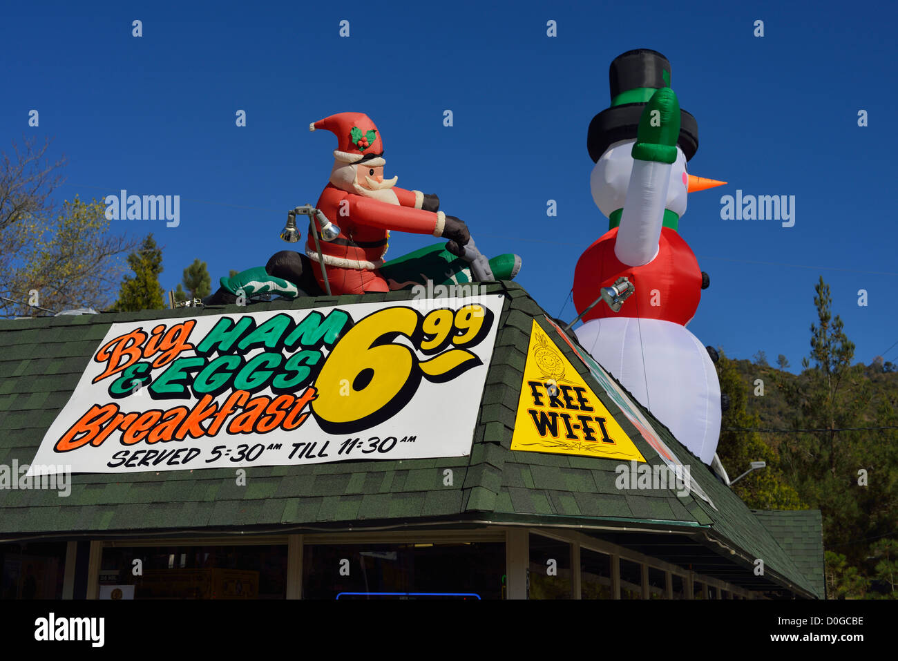 Happy Burger restaurant in Mariposa, CA Stock Photo - Alamy