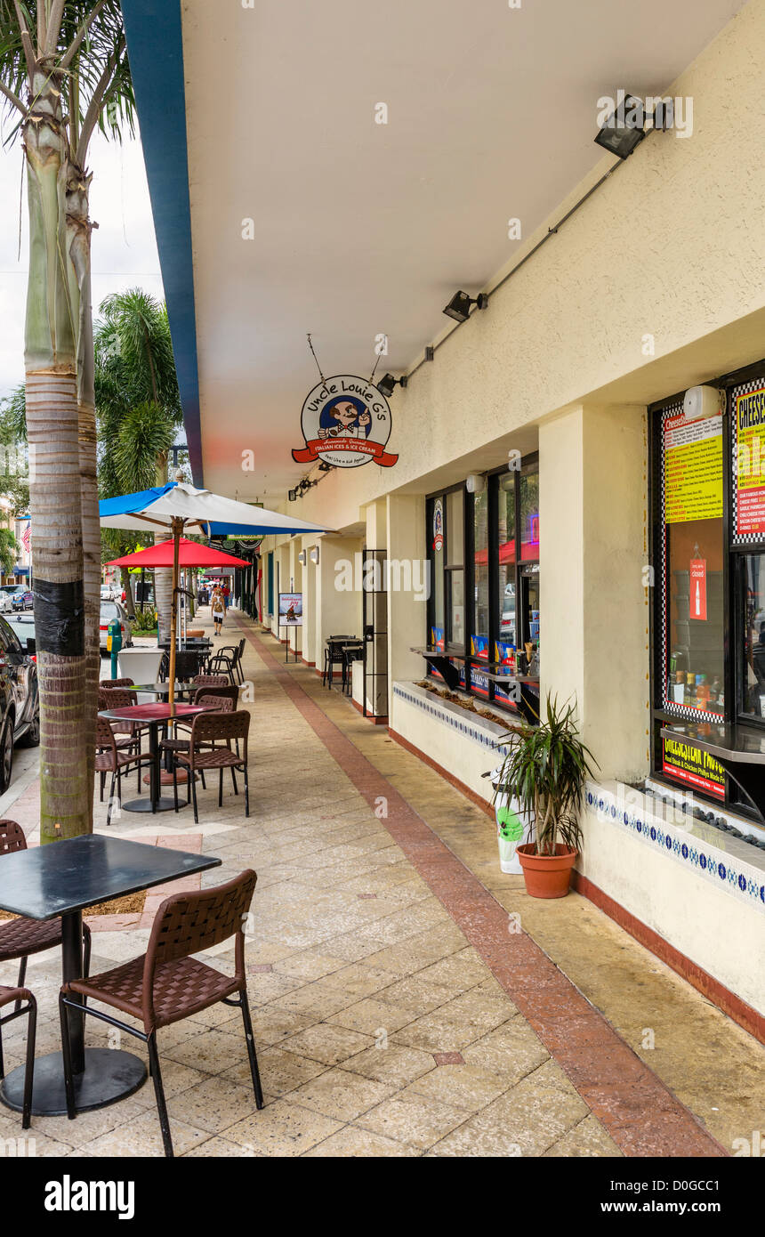 Shops and restaurants on Clematis Street in historic downtown West Palm ...