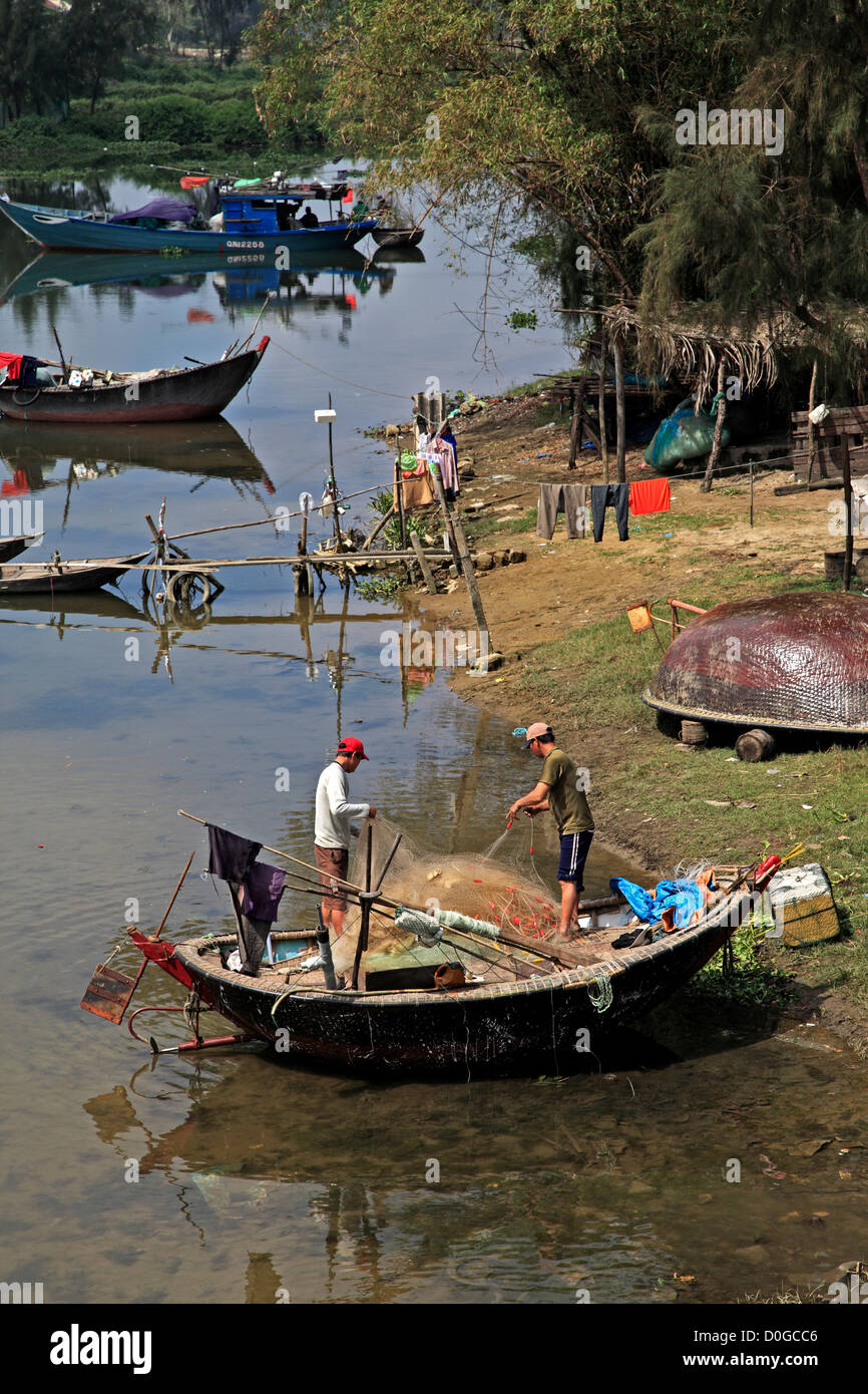 Coracle fishing boat on river, Hoi An, Vietnam Stock Photo - Alamy