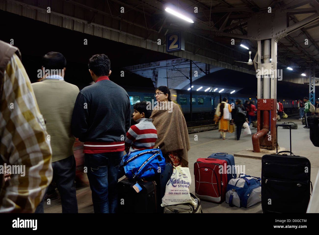 Passengers at railway platform hi-res stock photography and images - Alamy