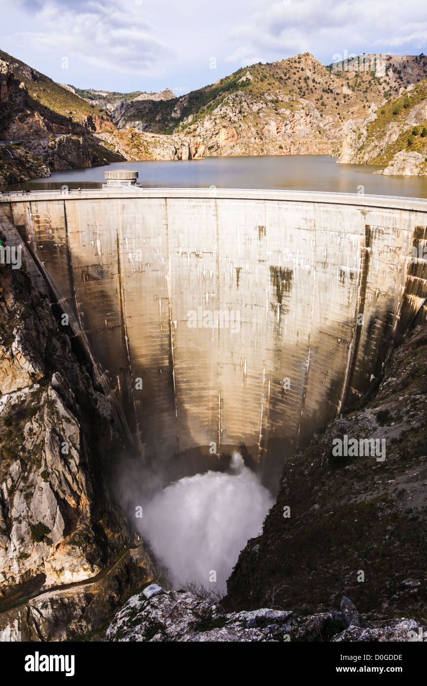 Embankment dam hi-res stock photography and images - Alamy