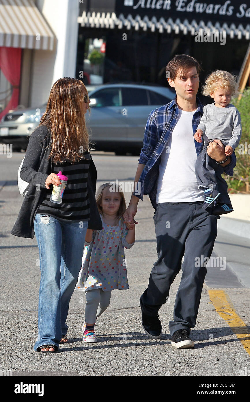 Jennifer Meyer, Tobey Maguire and their children Ruby Maguire and Otis ...